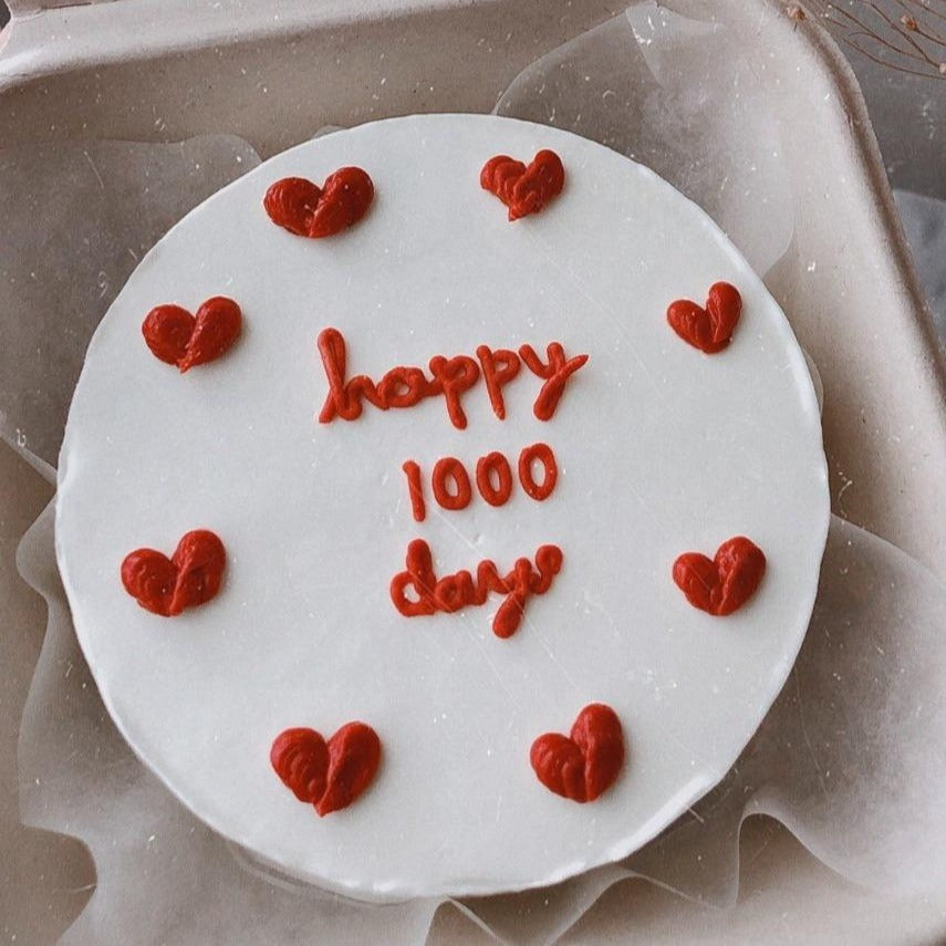 Design 12 - white x red hearts – Three Petals Cake Studio