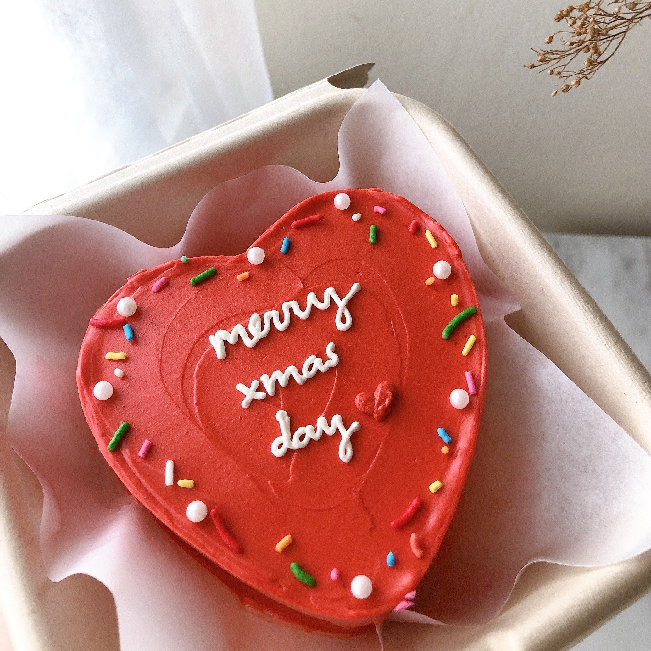 Design 54 - red funfetti – Three Petals Cake Studio